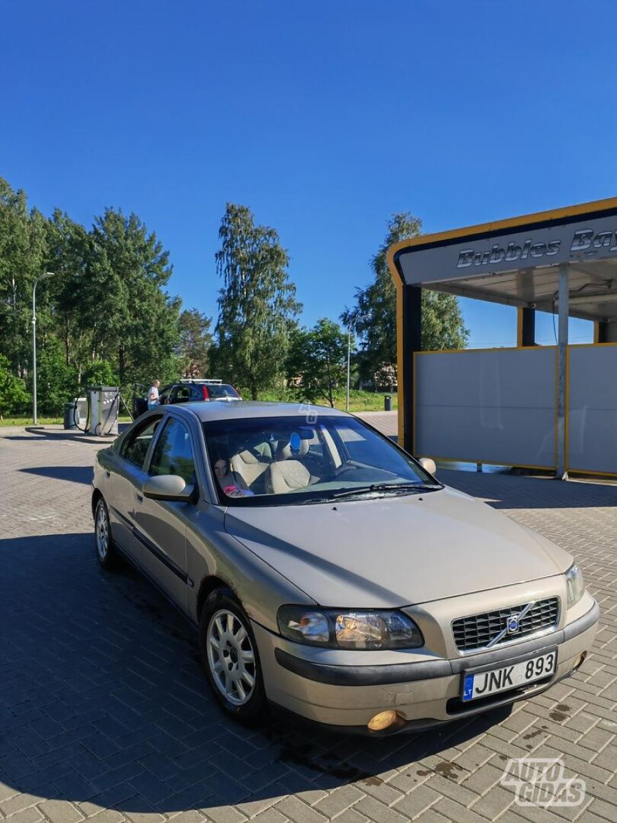 Volvo S60 2003 Radviliškis, ar dzinēja tilpumu 2.40 L un nobraukumu 380 tūkst. km par 480 €, foto 3 vietnē AUTOMOTO.COM.LV