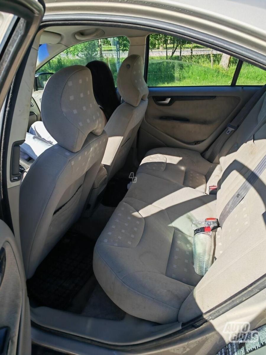 Volvo S60 2003 Radviliškis, ar dzinēja tilpumu 2.40 L un nobraukumu 380 tūkst. km par 480 €, foto 7 vietnē AUTOMOTO.COM.LV