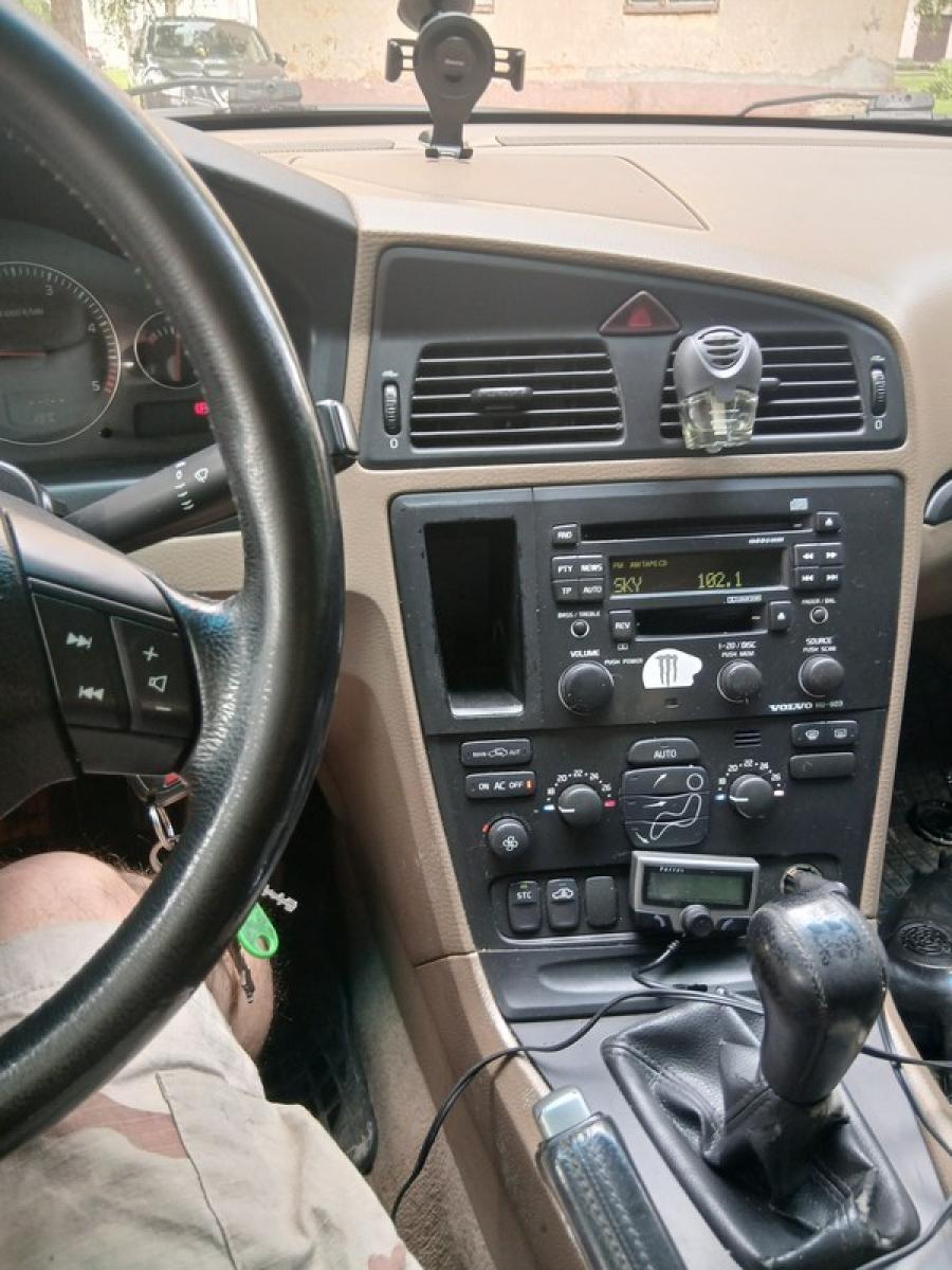 Volvo S60 2003 Kohtla-Jerve, ar dzinēja tilpumu 2.40 L un nobraukumu 419 tūkst. km par 1100 €, foto 17 vietnē AUTOMOTO.COM.LV