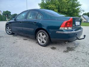 Volvo S60 2003 Kohtla-Jerve, ar dzinēja tilpumu 2.40 L un nobraukumu 419 tūkst. km par 1100 €, foto  vietnē AUTOMOTO.COM.LV