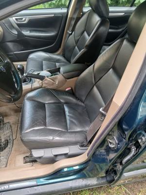 Volvo S60 2003 Kohtla-Jerve, ar dzinēja tilpumu 2.40 L un nobraukumu 419 tūkst. km par 1100 €, foto 25 vietnē AUTOMOTO.COM.LV