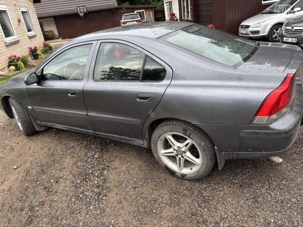 Volvo S60 2003 Mažeikiai, ar dzinēja tilpumu 2.40 L un nobraukumu 470 tūkst. km par 989 €, foto 3 vietnē AUTOMOTO.COM.LV
