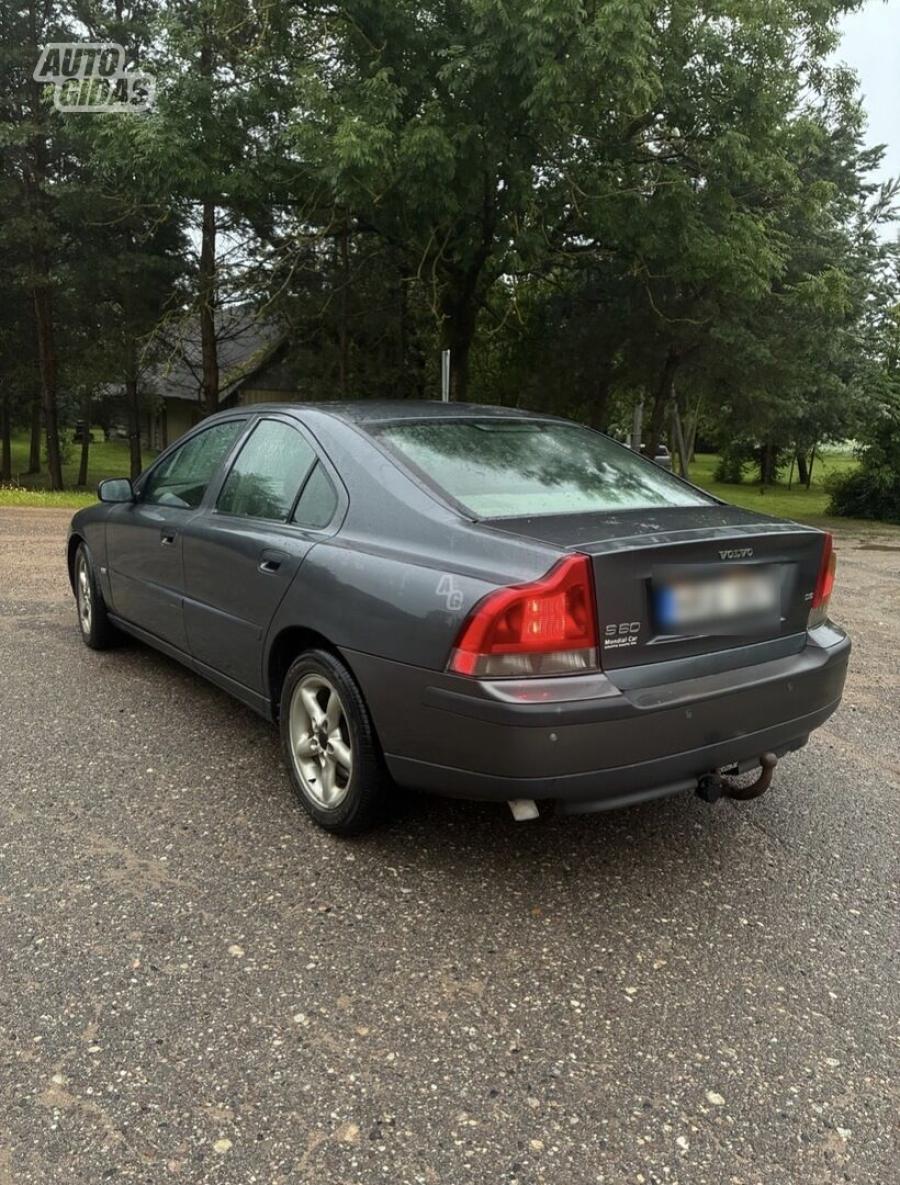 Volvo S60 2003 in Jonava, with an engine capacity of 2.40 L and mileage of 330 thousand km for 1350 €, photo 3 on AUTOMOTO.COM.LV
