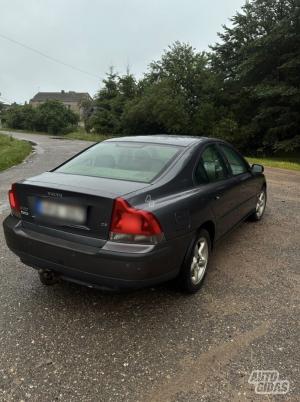 Volvo S60 2003 in Jonava, with an engine capacity of 2.40 L and mileage of 330 thousand km for 1350 €, photo 4 on AUTOMOTO.COM.LV