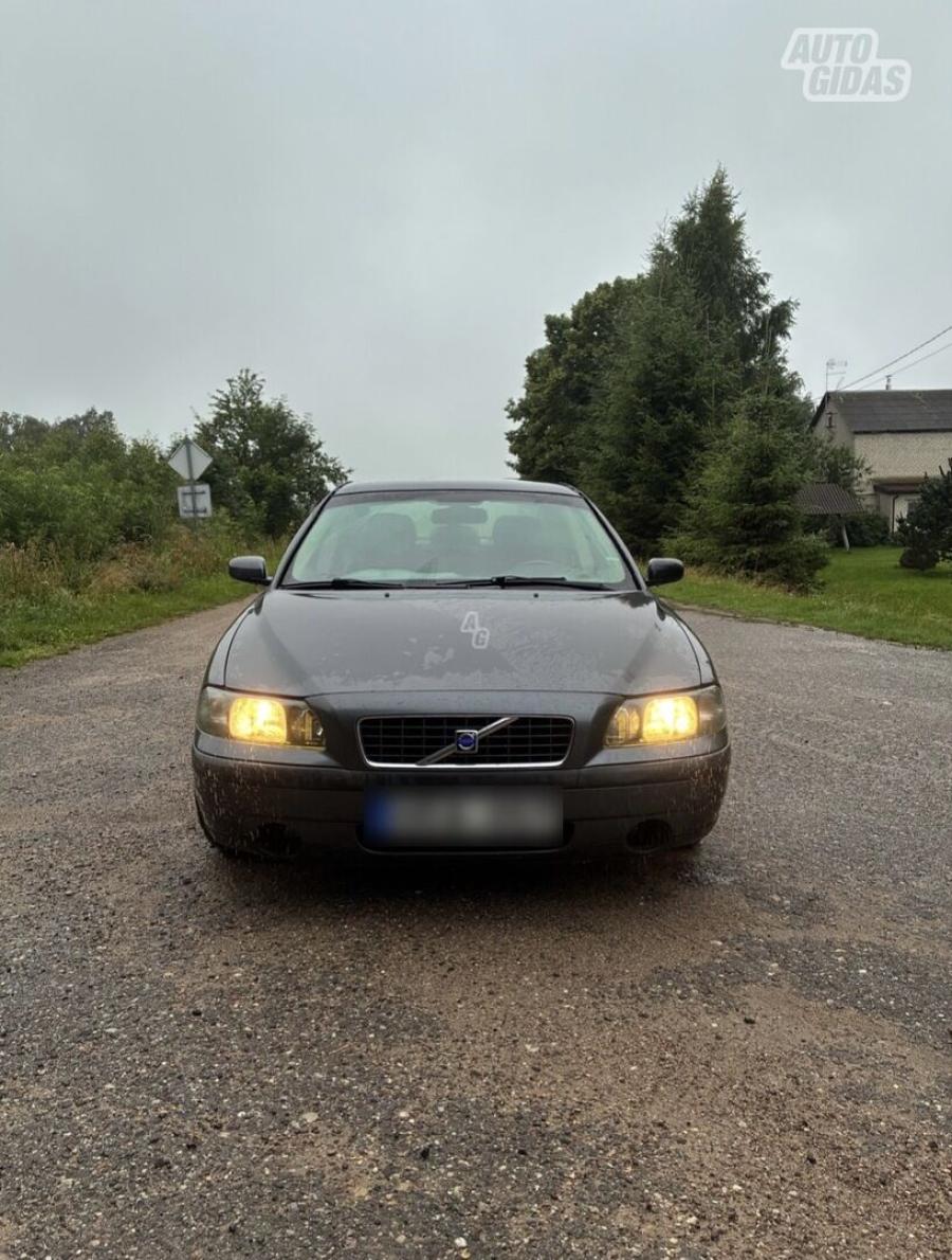 Volvo S60 2003 in Jonava, with an engine capacity of 2.40 L and mileage of 330 thousand km for 1350 €, photo 5 on AUTOMOTO.COM.LV
