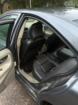 Volvo S60 2003 in Jonava, with an engine capacity of 2.40 L and mileage of 330 thousand km for 1350 €, photo 6 on AUTOMOTO.COM.LV