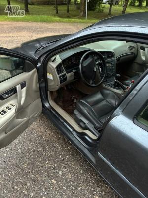 Volvo S60 2003 in Jonava, with an engine capacity of 2.40 L and mileage of 330 thousand km for 1350 €, photo 7 on AUTOMOTO.COM.LV