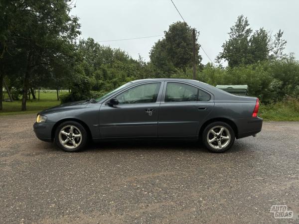 Volvo S60 2003 Jonava, ar dzinēja tilpumu 2.40 L un nobraukumu 330 tūkst. km par 1350 €, foto 9 vietnē AUTOMOTO.COM.LV