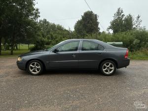 Volvo S60 2003 in Jonava, with an engine capacity of 2.40 L and mileage of 330 thousand km for 1350 €, photo 10 on AUTOMOTO.COM.LV