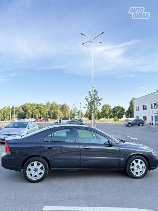 Volvo S60 2003 in Kaunas, with an engine capacity of 2.40 L and mileage of 280 thousand km for 1500 €, photo 3 on AUTOMOTO.COM.LV