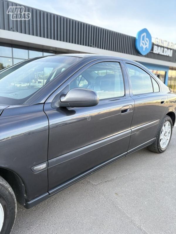 Volvo S60 2003 in Kaunas, with an engine capacity of 2.40 L and mileage of 280 thousand km for 1500 €, photo 4 on AUTOMOTO.COM.LV
