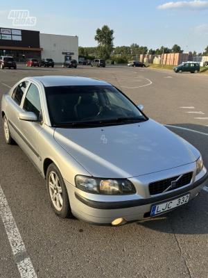 Volvo S60 2003 in Ukmerge, with an engine capacity of 2.40 L and mileage of 357 thousand km for 1200 €, photo 3 on AUTOMOTO.COM.LV