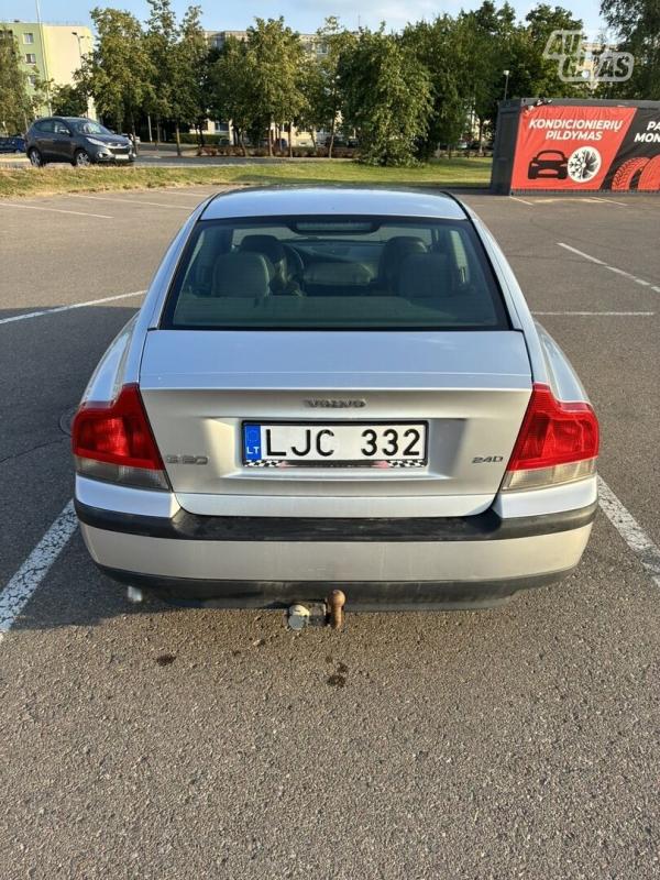 Volvo S60 2003 Ukmergė, ar dzinēja tilpumu 2.40 L un nobraukumu 357 tūkst. km par 1200 €, foto 4 vietnē AUTOMOTO.COM.LV
