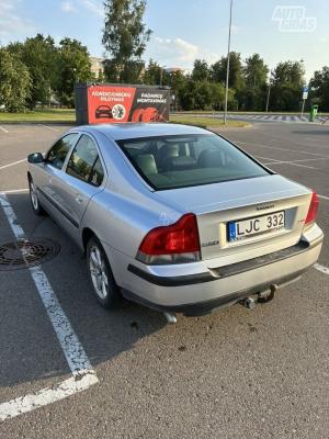 Volvo S60 2003 in Ukmerge, with an engine capacity of 2.40 L and mileage of 357 thousand km for 1200 €, photo 6 on AUTOMOTO.COM.LV
