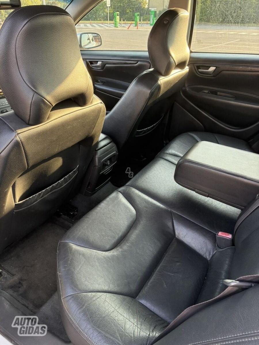 Volvo S60 2003 in Ukmerge, with an engine capacity of 2.40 L and mileage of 357 thousand km for 1200 €, photo 8 on AUTOMOTO.COM.LV