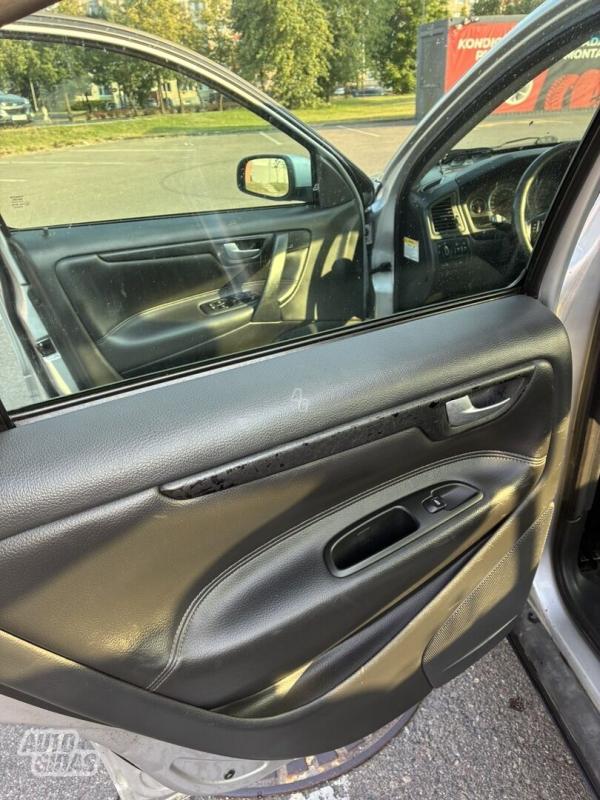 Volvo S60 2003 Ukmergė, ar dzinēja tilpumu 2.40 L un nobraukumu 357 tūkst. km par 1200 €, foto 9 vietnē AUTOMOTO.COM.LV