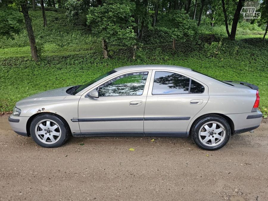 Volvo S60 2003 Viļņa, ar dzinēja tilpumu 2.40 L un nobraukumu 414 tūkst. km par 1100 €, foto 3 vietnē AUTOMOTO.COM.LV