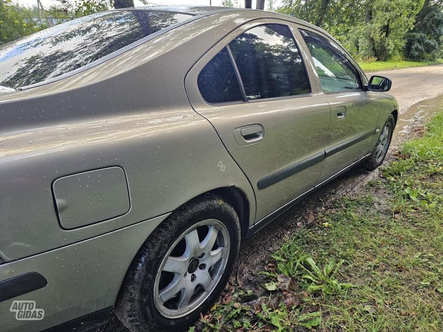 Volvo S60 2003 Viļņa, ar dzinēja tilpumu 2.40 L un nobraukumu 414 tūkst. km par 1100 €, foto 6 vietnē AUTOMOTO.COM.LV
