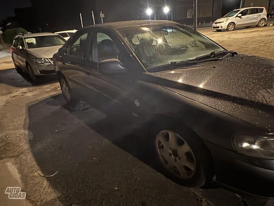 Volvo S60 2003 in Kaunas, with an engine capacity of 2.40 L and mileage of 263 thousand km for 1500 €, photo 4 on AUTOMOTO.COM.LV