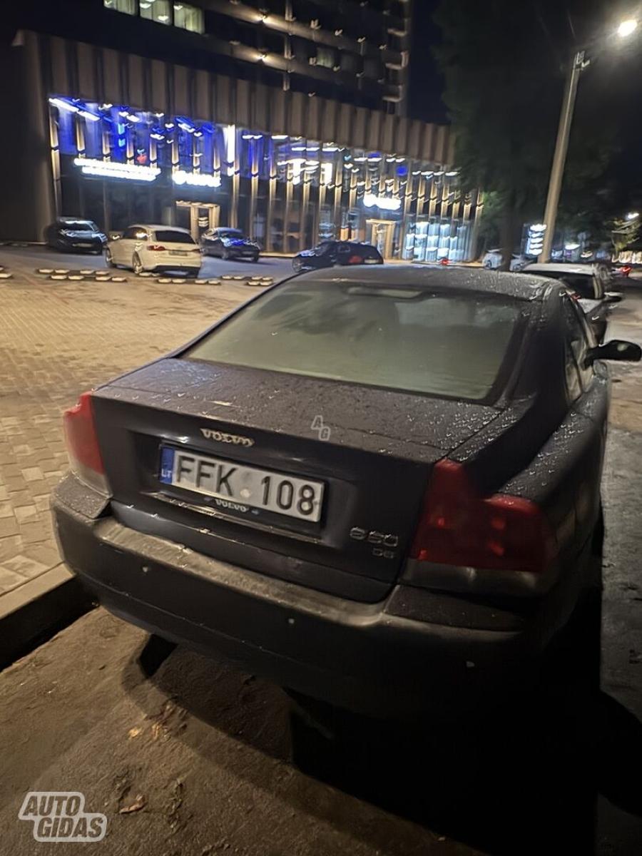 Volvo S60 2003 in Kaunas, with an engine capacity of 2.40 L and mileage of 263 thousand km for 1500 €, photo 5 on AUTOMOTO.COM.LV