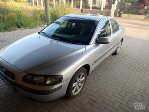 Volvo S60 2003 in Vilnius, with an engine capacity of 2.40 L and mileage of 380 thousand km for 1100 €, photo  on AUTOMOTO.COM.LV