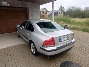 Volvo S60 2003 in Vilnius, with an engine capacity of 2.40 L and mileage of 380 thousand km for 1100 €, photo 3 on AUTOMOTO.COM.LV