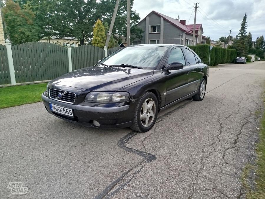 Volvo S60 2003 Šauļi, ar dzinēja tilpumu 2.40 L un nobraukumu 472 tūkst. km par 450 €, foto 1 vietnē AUTOMOTO.COM.LV