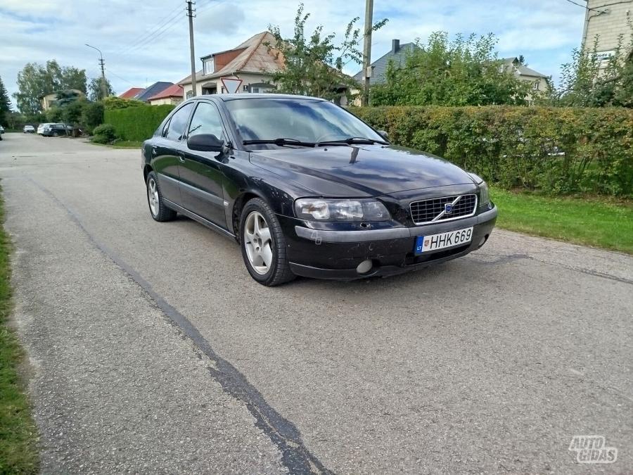 Volvo S60 2003 Šauļi, ar dzinēja tilpumu 2.40 L un nobraukumu 472 tūkst. km par 450 €, foto 3 vietnē AUTOMOTO.COM.LV