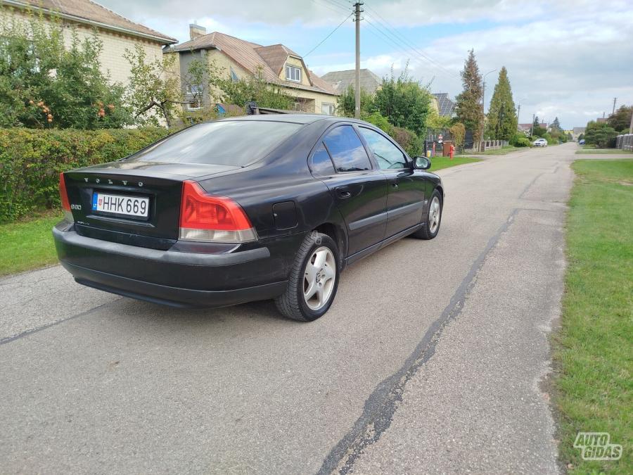 Volvo S60 2003 Šauļi, ar dzinēja tilpumu 2.40 L un nobraukumu 472 tūkst. km par 450 €, foto 4 vietnē AUTOMOTO.COM.LV