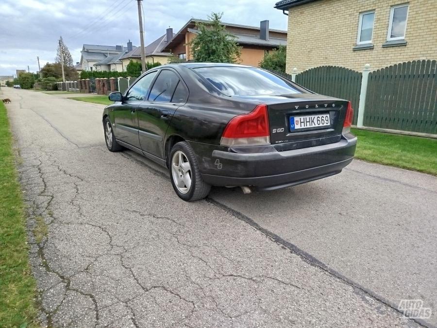 Volvo S60 2003 Šauļi, ar dzinēja tilpumu 2.40 L un nobraukumu 472 tūkst. km par 450 €, foto 5 vietnē AUTOMOTO.COM.LV
