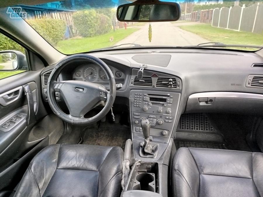 Volvo S60 2003 Šauļi, ar dzinēja tilpumu 2.40 L un nobraukumu 472 tūkst. km par 450 €, foto 7 vietnē AUTOMOTO.COM.LV