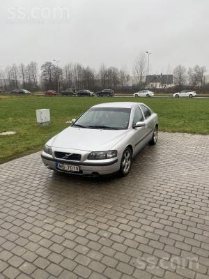 Volvo S60 2004 Rīga, ar dzinēja tilpumu 2.40 L un nobraukumu 333 tūkst. km par 750 €, foto 1 vietnē AUTOMOTO.COM.LV