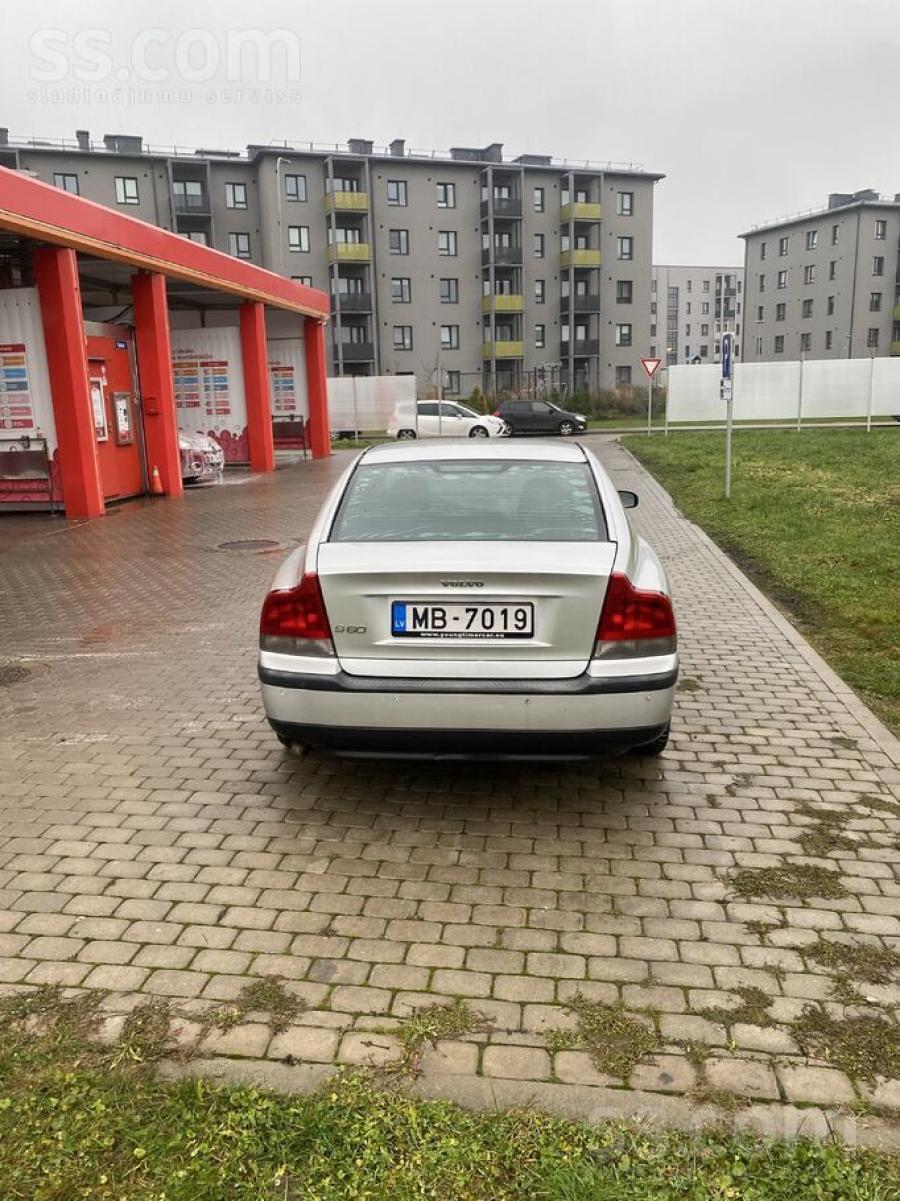 Volvo S60 2004 Rīga, ar dzinēja tilpumu 2.40 L un nobraukumu 333 tūkst. km par 750 €, foto 2 vietnē AUTOMOTO.COM.LV