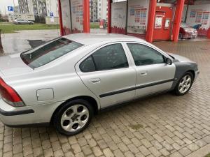 Volvo S60 2004 Rīga, ar dzinēja tilpumu 2.40 L un nobraukumu 333 tūkst. km par 750 €, foto 4 vietnē AUTOMOTO.COM.LV