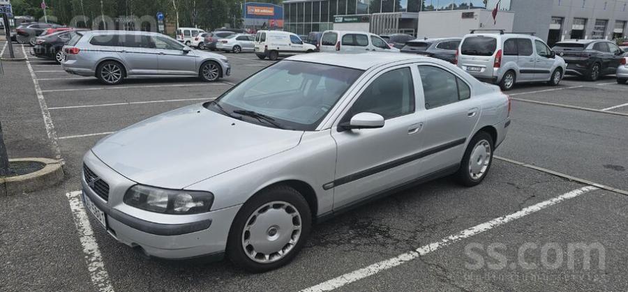 Volvo S60 2004 in Riga, with an engine capacity of 2.40 L and mileage of 200 thousand km for 1900 €, photo 1 on AUTOMOTO.COM.LV