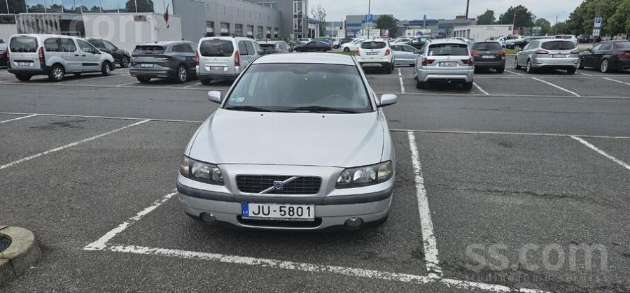 Volvo S60 2004 in Riga, with an engine capacity of 2.40 L and mileage of 200 thousand km for 1900 €, photo 2 on AUTOMOTO.COM.LV