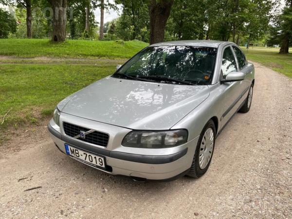 Volvo S60 2004 Jelgava, ar dzinēja tilpumu 2.40 L un nobraukumu 334 tūkst. km par 1390 €, foto 3 vietnē AUTOMOTO.COM.LV