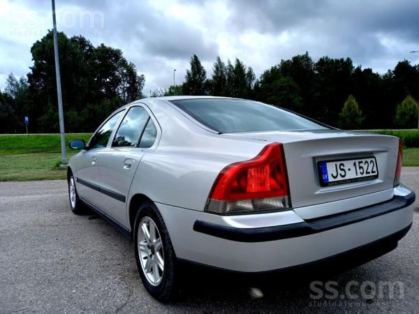 Volvo S60 2004 Jelgava, ar dzinēja tilpumu 2.40 L un nobraukumu 305 tūkst. km par 2750 €, foto 3 vietnē AUTOMOTO.COM.LV