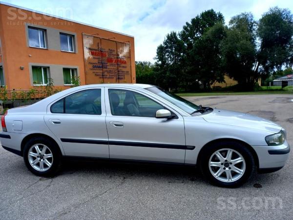 Volvo S60 2004 Jelgava, ar dzinēja tilpumu 2.40 L un nobraukumu 305 tūkst. km par 2750 €, foto 6 vietnē AUTOMOTO.COM.LV