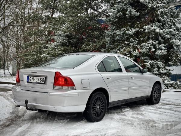 Volvo S60 2004 in Riga, with an engine capacity of 2.40 L and mileage of 0 thousand km for 2200 €, photo 8 on AUTOMOTO.COM.LV