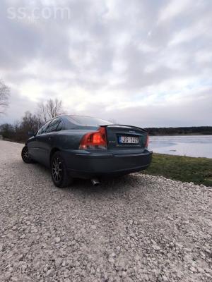 Volvo S60 2004 in Riga, with an engine capacity of 2.50 L and mileage of 328 thousand km for 2150 €, photo 2 on AUTOMOTO.COM.LV
