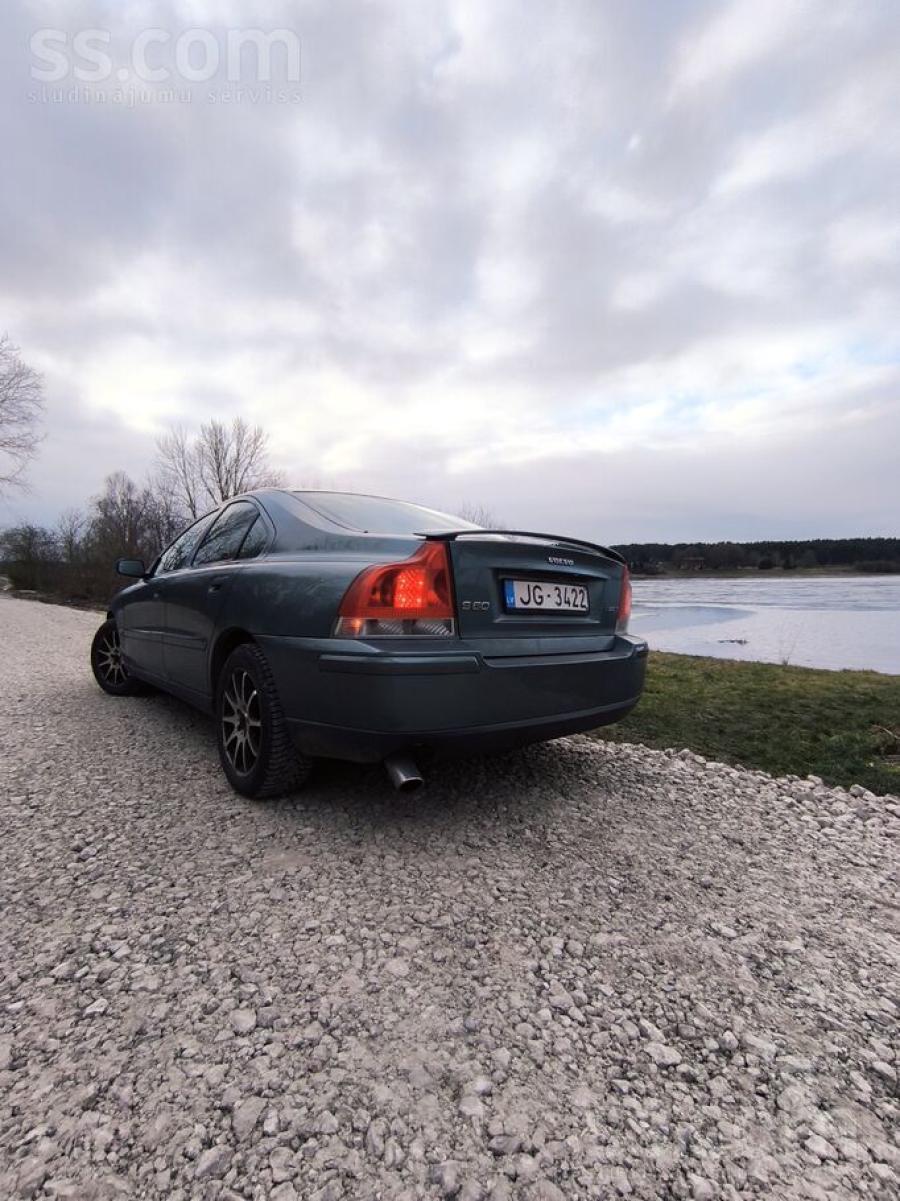 Volvo S60 2004 in Riga, with an engine capacity of 2.50 L and mileage of 328 thousand km for 2150 €, photo 2 on AUTOMOTO.COM.LV