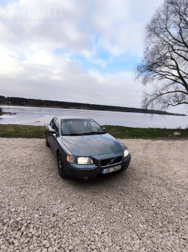Volvo S60 2004 in Riga, with an engine capacity of 2.50 L and mileage of 328 thousand km for 2150 €, photo 4 on AUTOMOTO.COM.LV