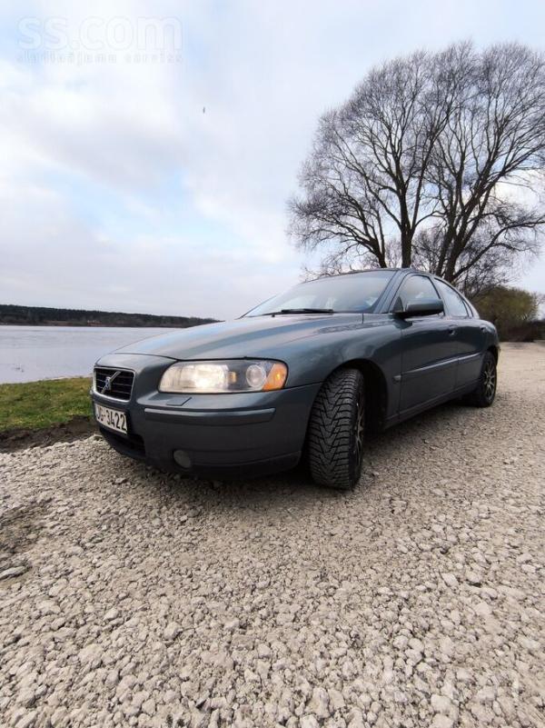Volvo S60 2004 in Riga, with an engine capacity of 2.50 L and mileage of 328 thousand km for 2150 €, photo 5 on AUTOMOTO.COM.LV