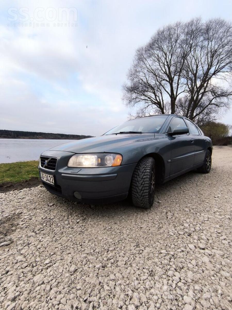 Volvo S60 2004 in Riga, with an engine capacity of 2.50 L and mileage of 328 thousand km for 2150 €, photo 5 on AUTOMOTO.COM.LV