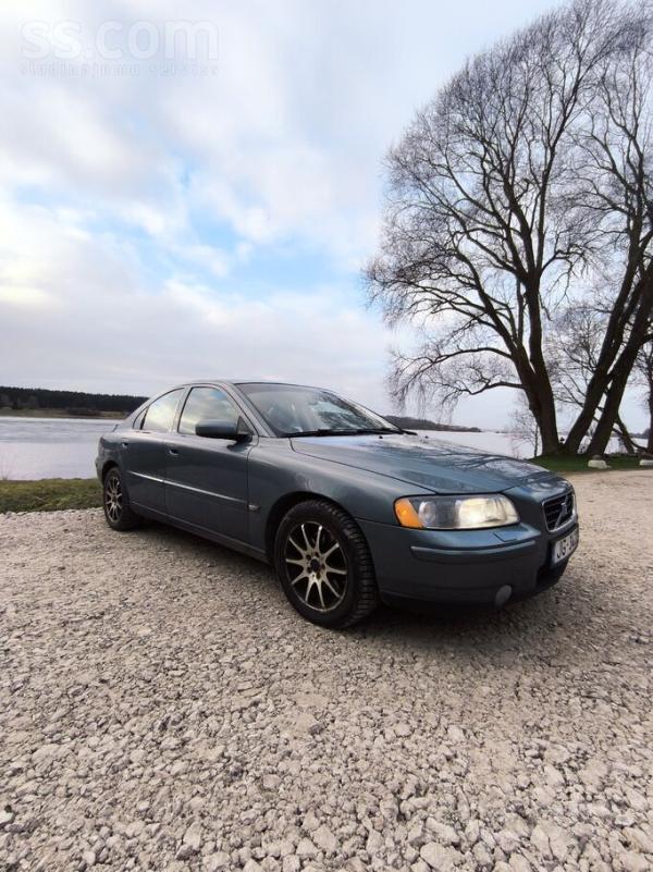 Volvo S60 2004 in Riga, with an engine capacity of 2.50 L and mileage of 328 thousand km for 2150 €, photo 6 on AUTOMOTO.COM.LV