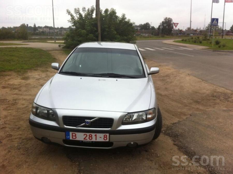 Volvo S60 2004 Daugavpils, ar dzinēja tilpumu 2.40 L un nobraukumu 300 tūkst. km par 1700 €, foto 1 vietnē AUTOMOTO.COM.LV
