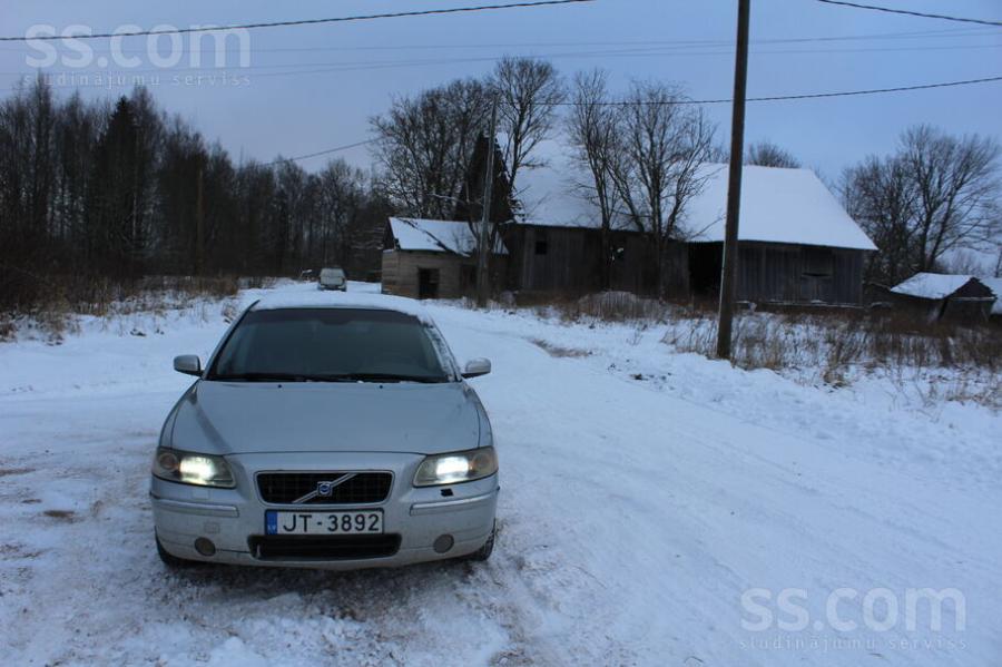 Volvo S60 2004 Madona, ar dzinēja tilpumu 2.40 L un nobraukumu 392 tūkst. km par 1500 €, foto 1 vietnē AUTOMOTO.COM.LV