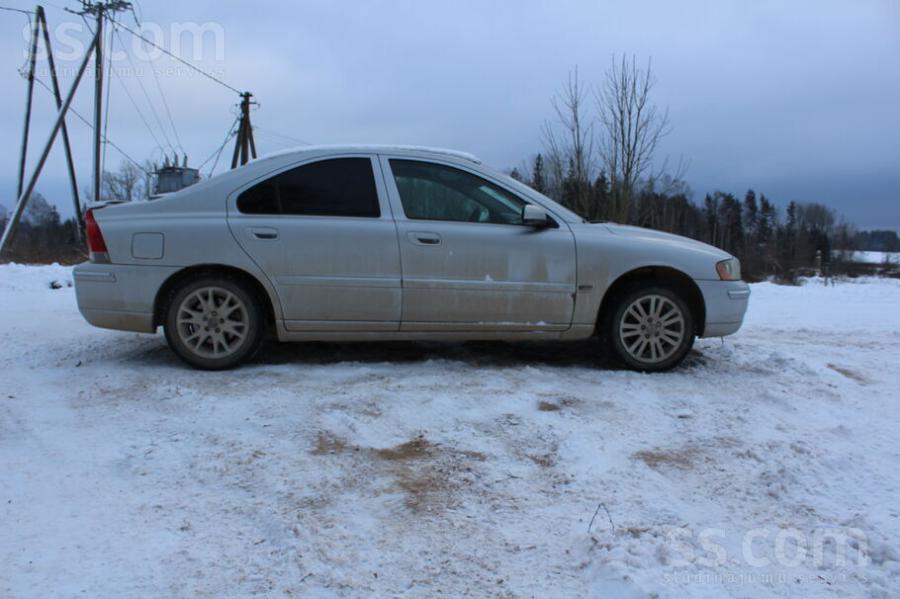 Volvo S60 2004 Madona, ar dzinēja tilpumu 2.40 L un nobraukumu 392 tūkst. km par 1500 €, foto 4 vietnē AUTOMOTO.COM.LV