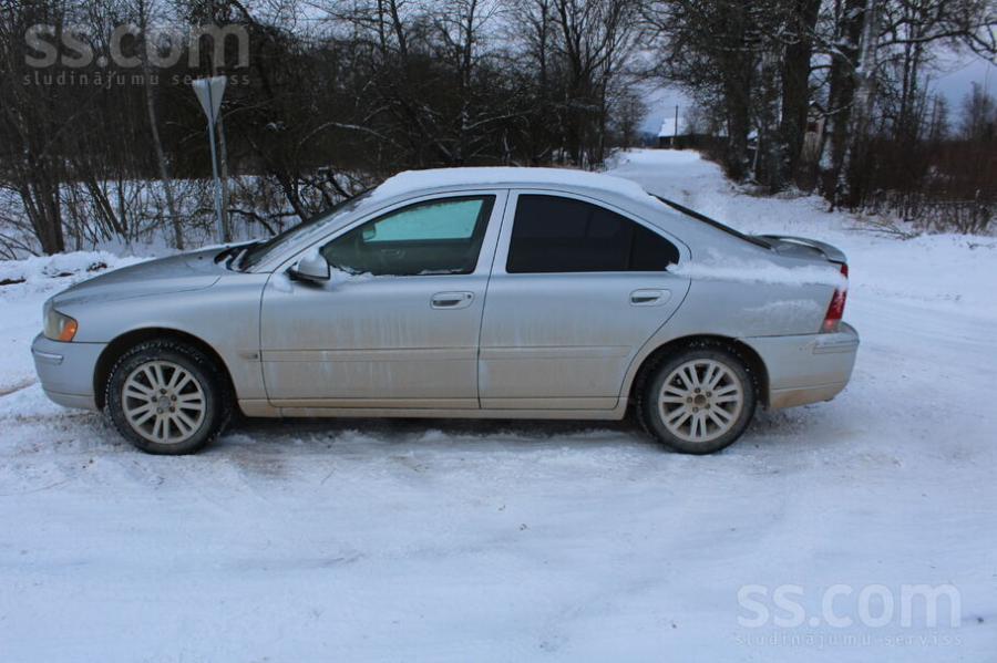 Volvo S60 2004 Madona, ar dzinēja tilpumu 2.40 L un nobraukumu 392 tūkst. km par 1500 €, foto 5 vietnē AUTOMOTO.COM.LV